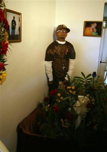 Death...and more: Funeral Tradition Upended in Puerto Rico