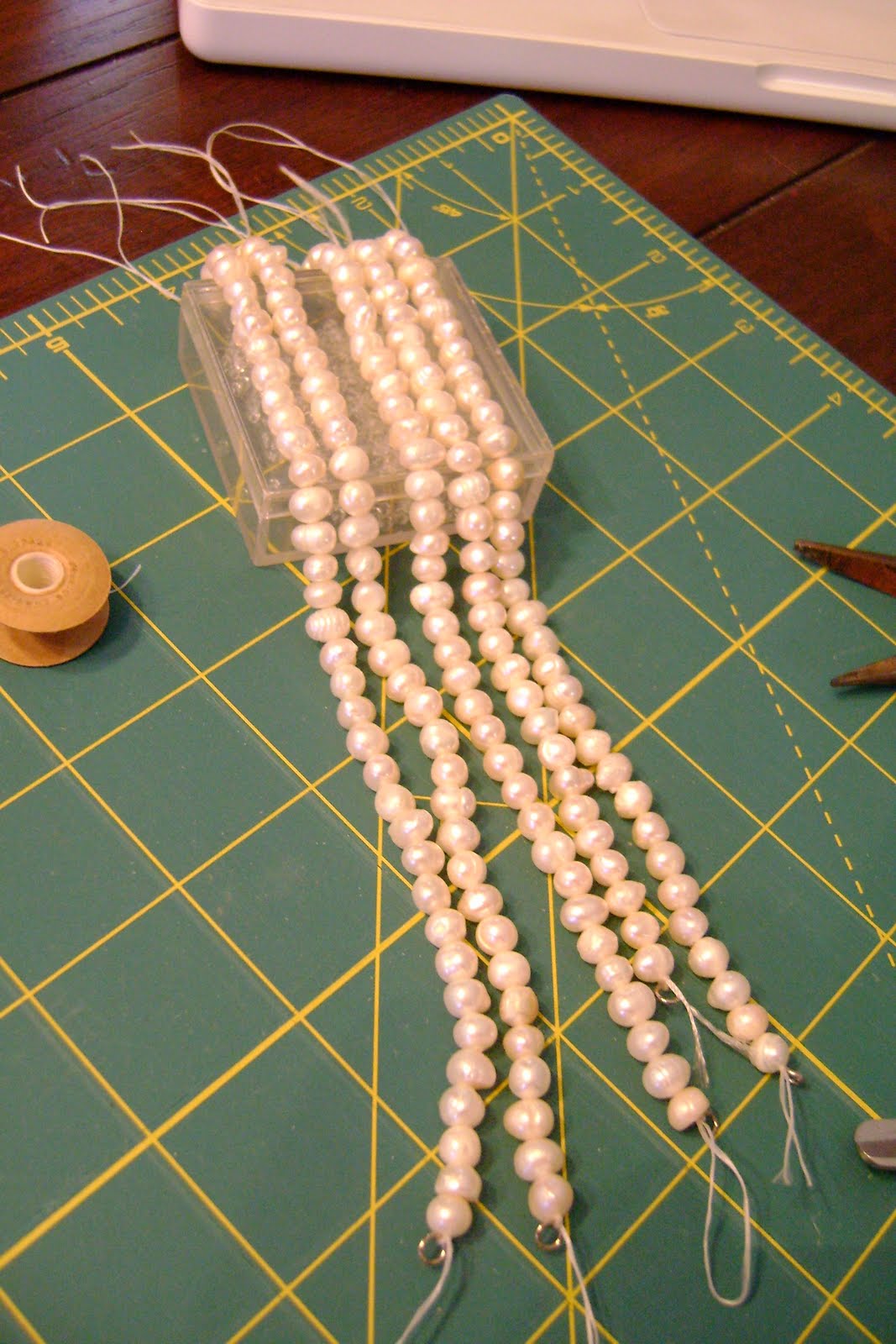 Design-Aholic: Tutorial: How I Made Pearl Bracelets