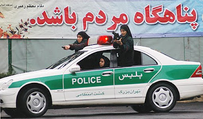 Niwemang: Iranian Police Women