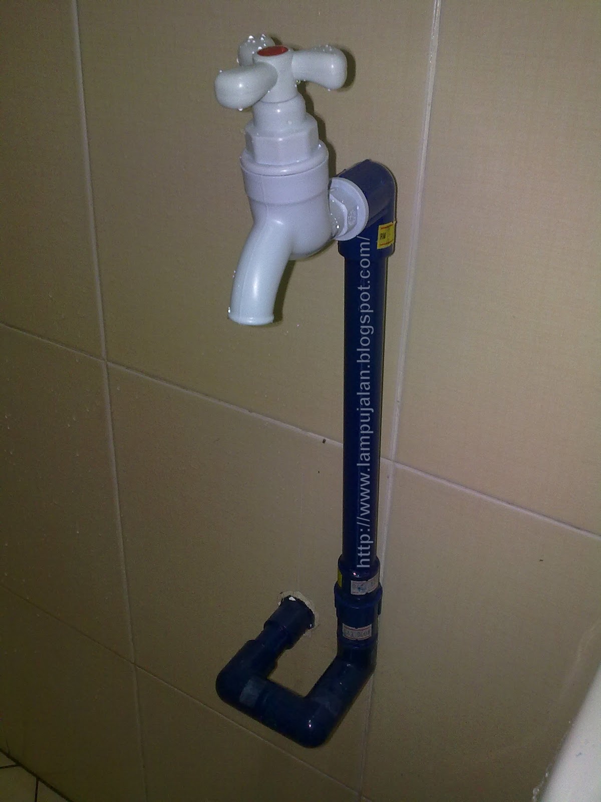 Lampu Jalan: Paip ABS vs PVC