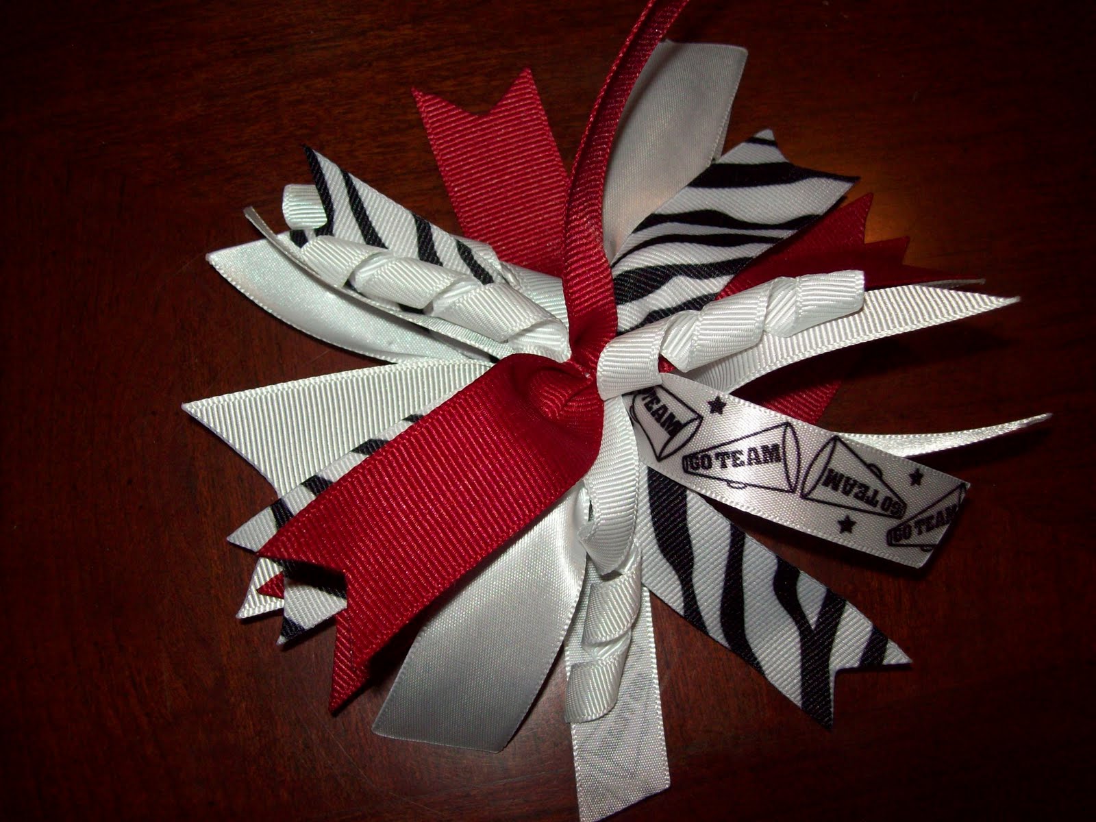 Welcome to Mona's Bow Boutique: New Spikey Cheer Bows!!!