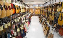 Rex and the Bass: Komehyo Guitar Shop, Nagoya Japan