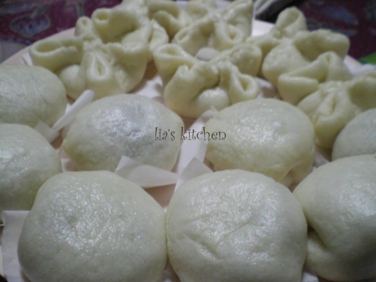 Home Made @lia's kitchen: Tausa (red bean) Filling Steamed Bun