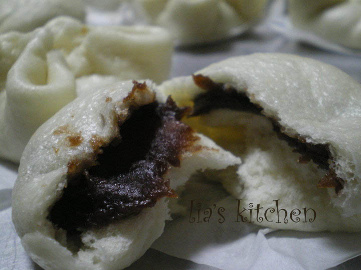 Home Made @lia's kitchen: Tausa (red bean) Filling Steamed Bun