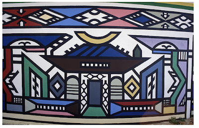 LUST MUST: Ndebele house painting