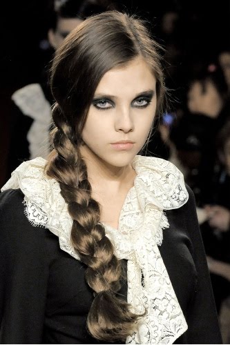 RUNAWAY: Trecce - side braids and plaits