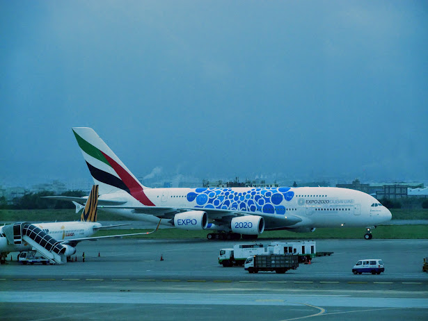 來貘與企鵝的生活日誌: [搭乘紀錄] MU5006 TPE-PVG 台北到上海 印度餐 - 3萬元遊歐洲