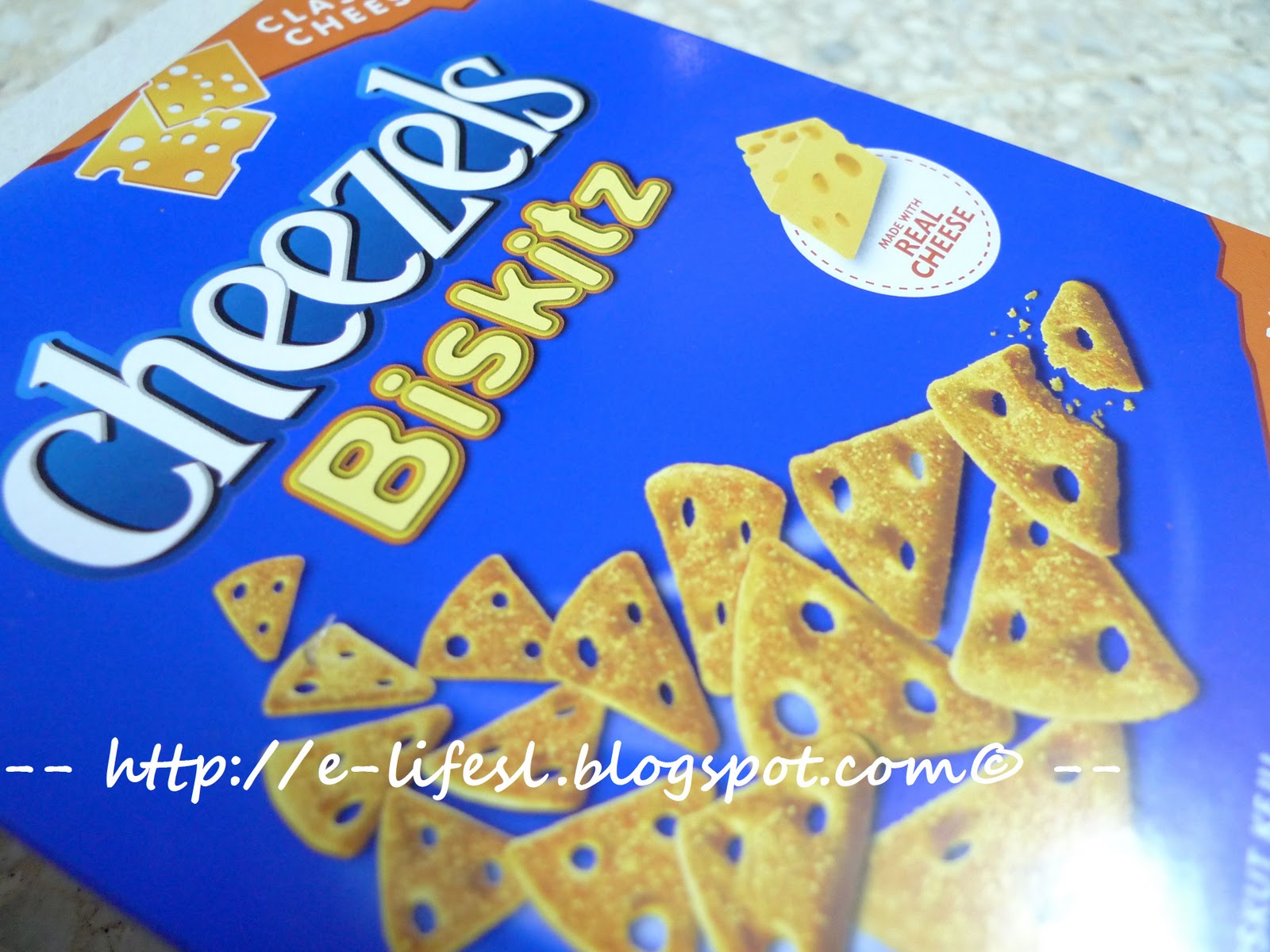 e-lifesl: It tastes like Cheezels, but it's not