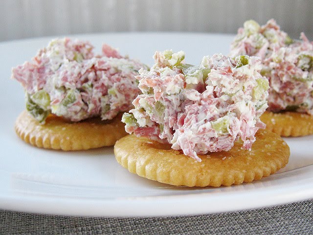 Delish Recipe Club: Dill Pickle Dip