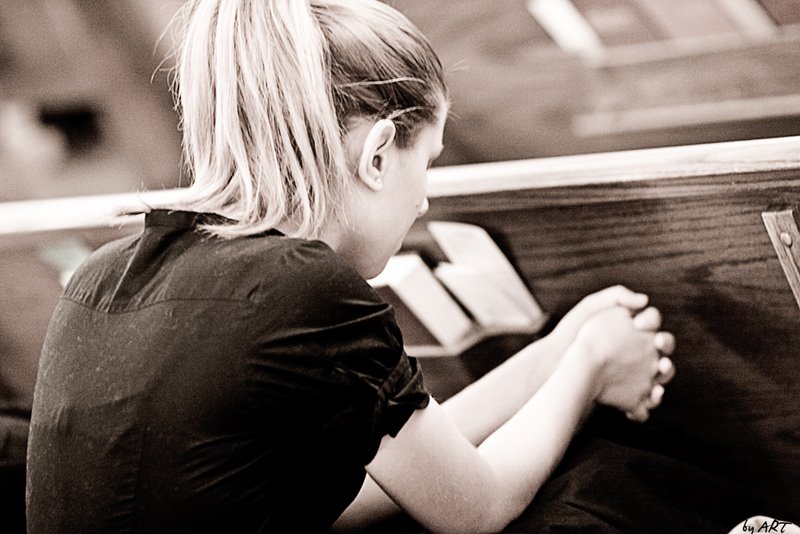 Fotos de mulheres orando - Imagui