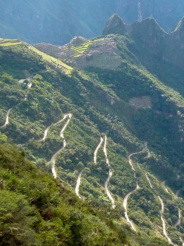 Vacanța esoterică: Ruinele incase de la Machu Picchu (Peru)