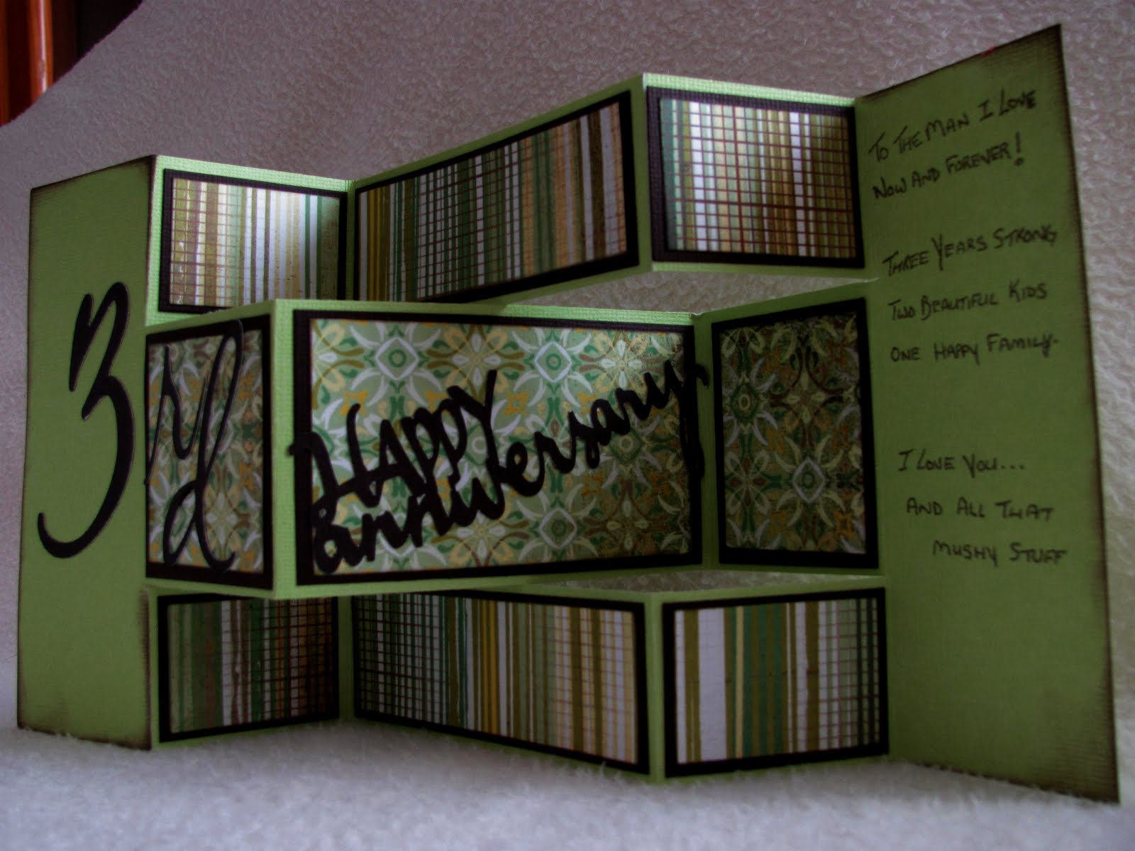 This Scrapper's Corner: Tri-fold cards - (tutorial)