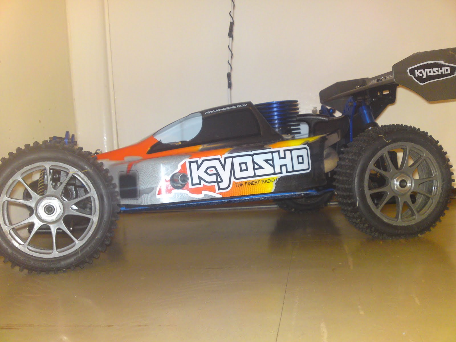 kyosho nitro cars