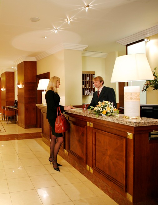 HOTEL MANAGEMENT Disadvantages Of Hotel Management hotel-management-disadvantages-of-hotel-management