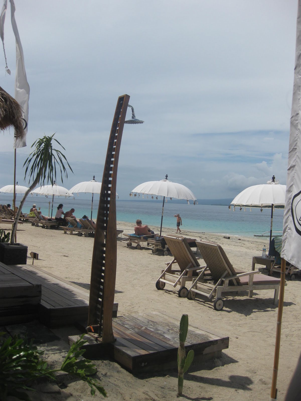 Around The World: Gilli Gilli Gilli