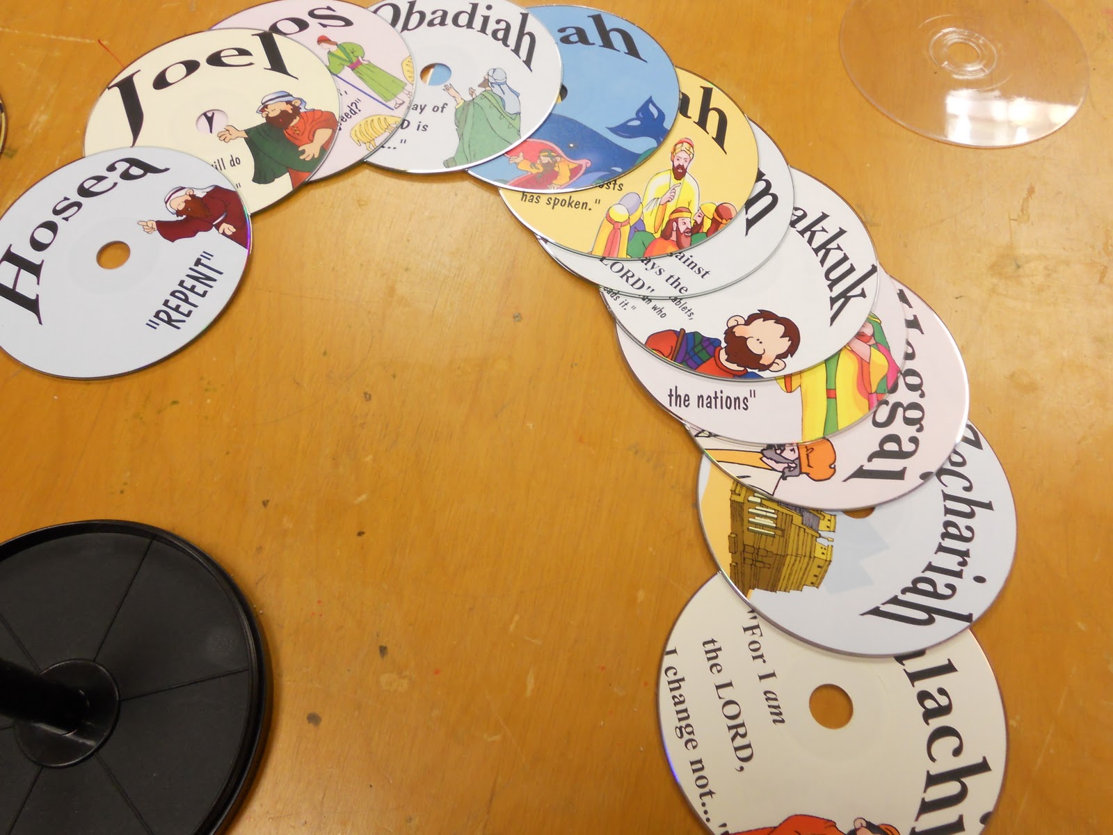 Hands On Bible Teacher: RECYCLED CD's Turned Books of The Bible Game ...