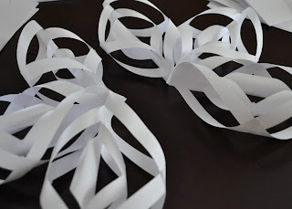 Weaver Girl Guz: Paper Snowflake Tutorial