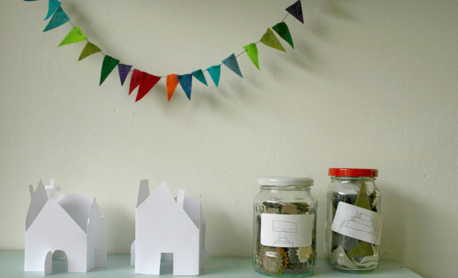 mikodesign: Houses and garlands