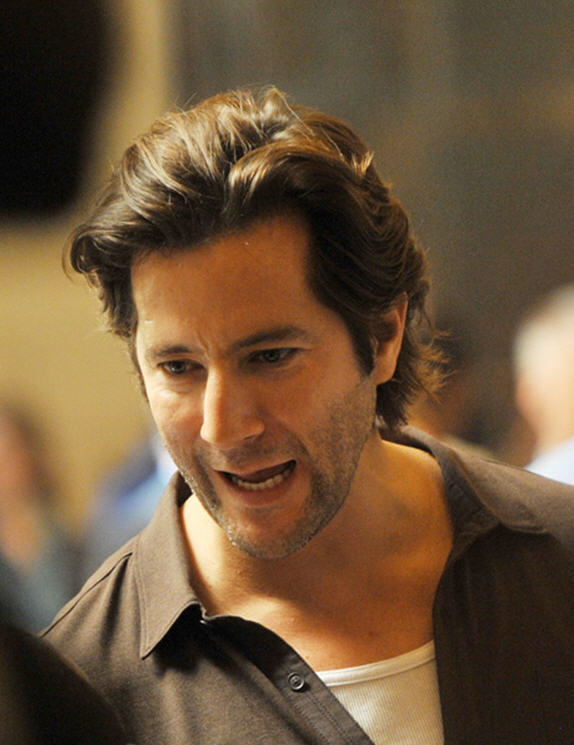 FOTOS - Henry Ian Cusick filmando Law & Order: SVU [17 Julio, 2010]