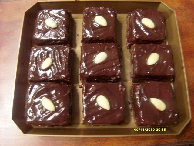 Indulging Life: CHOCOLATE COVERED CHEESECAKE CUBES