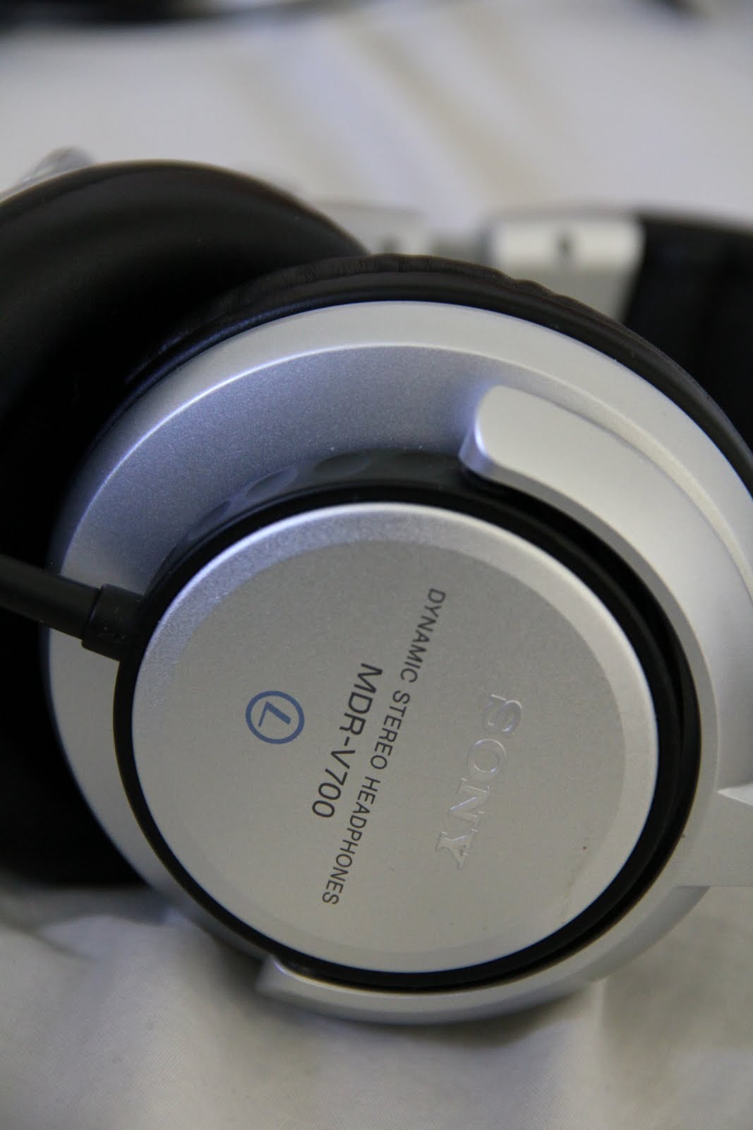 Mundo Dee-Jay: Auriculares Sony MDR-V700