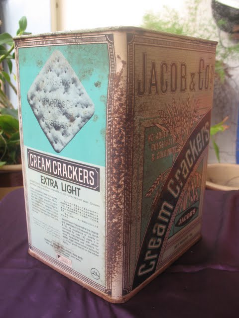 Roti Mayat Jacob's Cream Crakers 1kg | Blues Riders