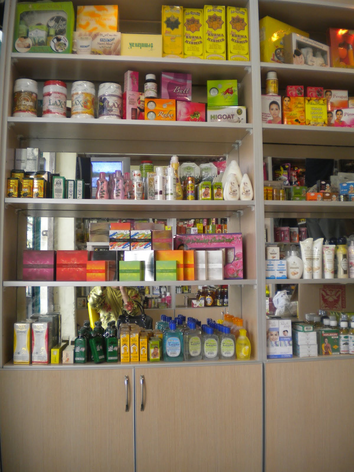 DAMIA HOME RENOVATION: Tempahan Rak Kabinet Kaca ( Kedai Menjual ...