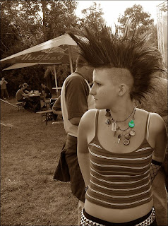 mousiké: To be punk and woman or not to be, that is the question