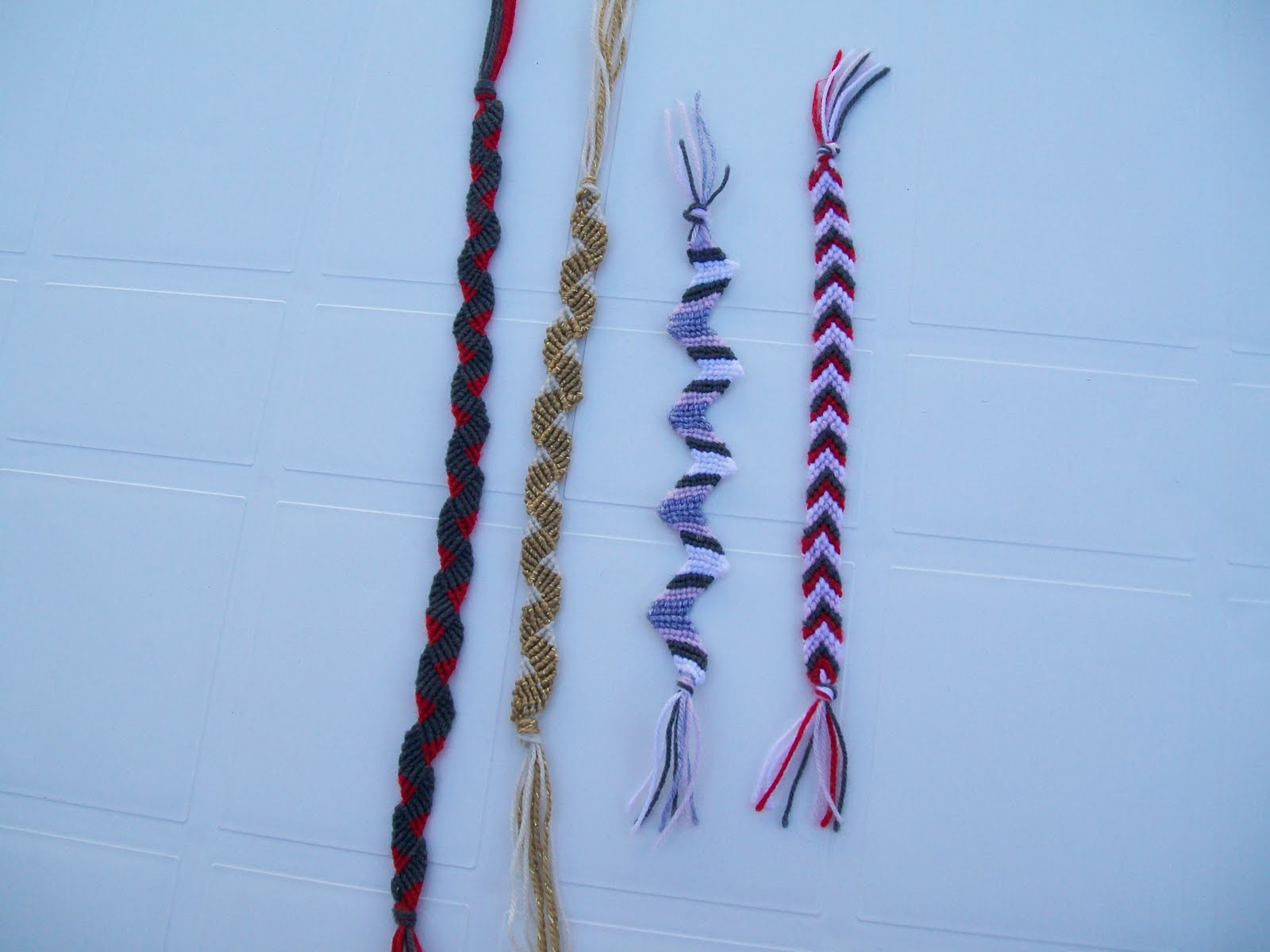 Fantasías y sueños de lana,tela e hilos: Pulseras de lana en macramé