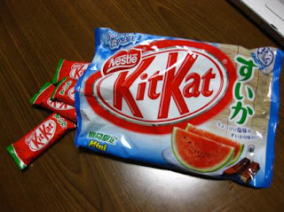 White as a Polar Bear: Kit kat Japan!