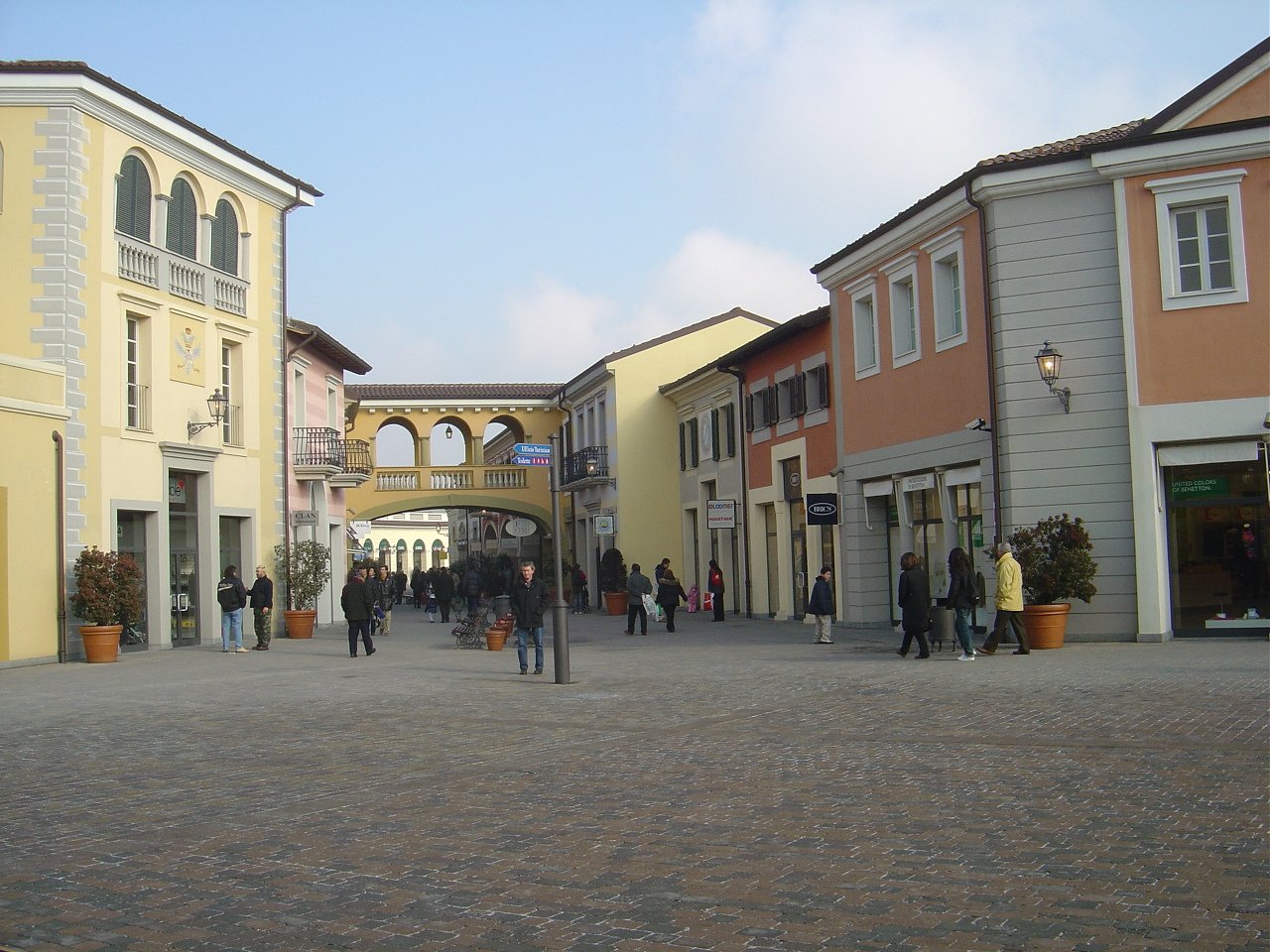 right to fashion : Serravalle Designer Outlet