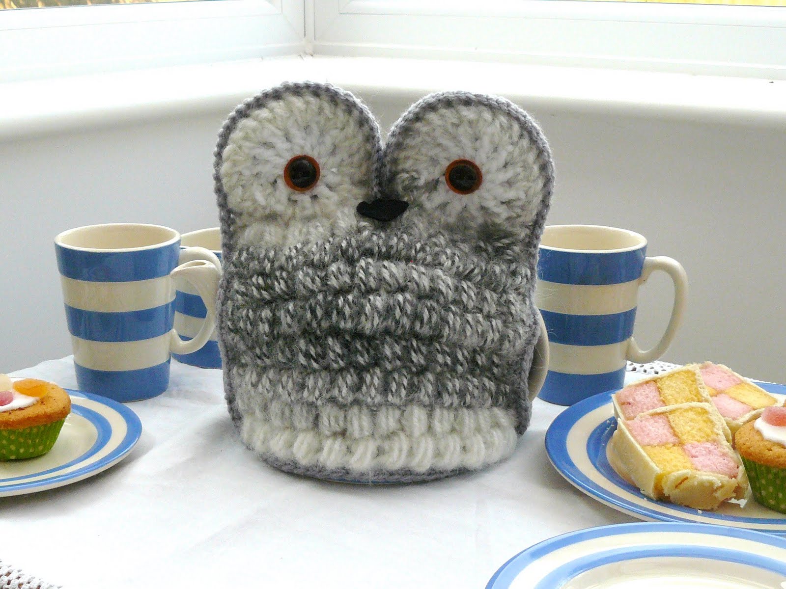 The Fluffy Duck: Handmade owl tea cosy