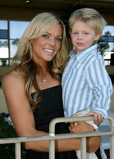 beautiful women athlete: Jennie Finch and her family
