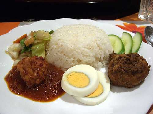 Malaysian's Delicacies: Nasi lemak -The malaysian favourite food