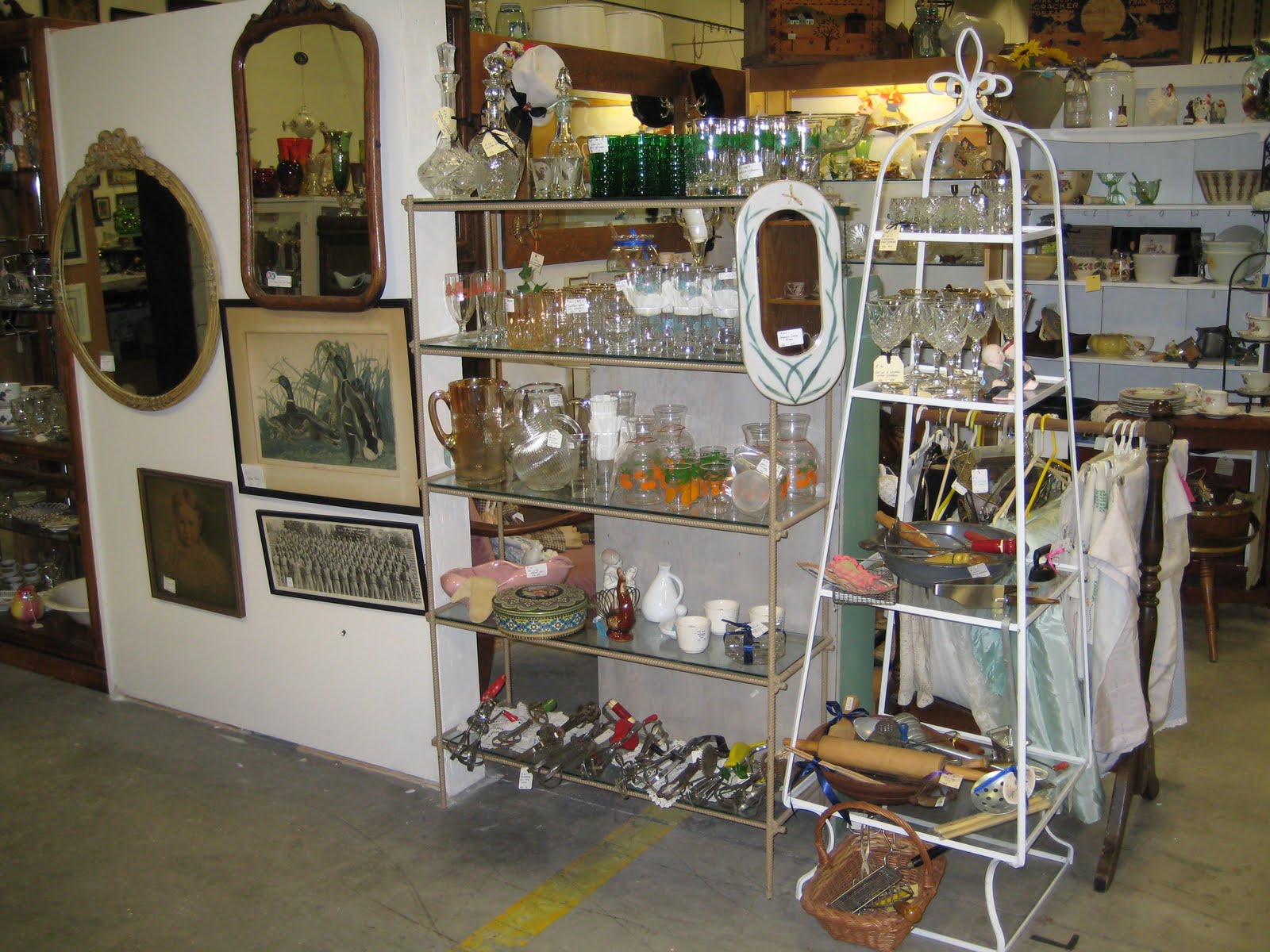 C. Dianne Zweig - Kitsch 'n Stuff: Antique Booth Display Ideas: The ...