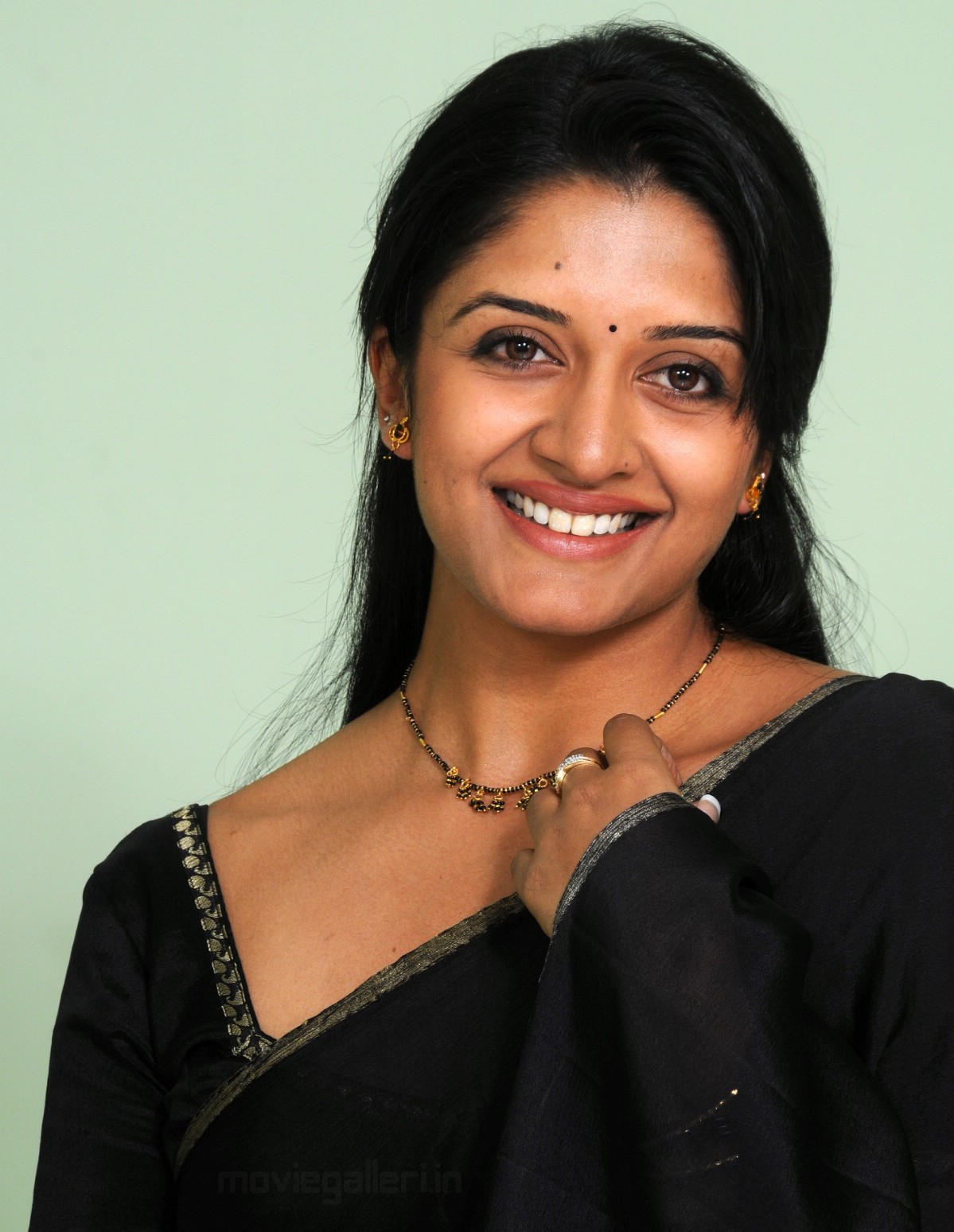 Vimala Raman in Black Saree Wallpapers, Vimala Raman Black Saree Stills ...