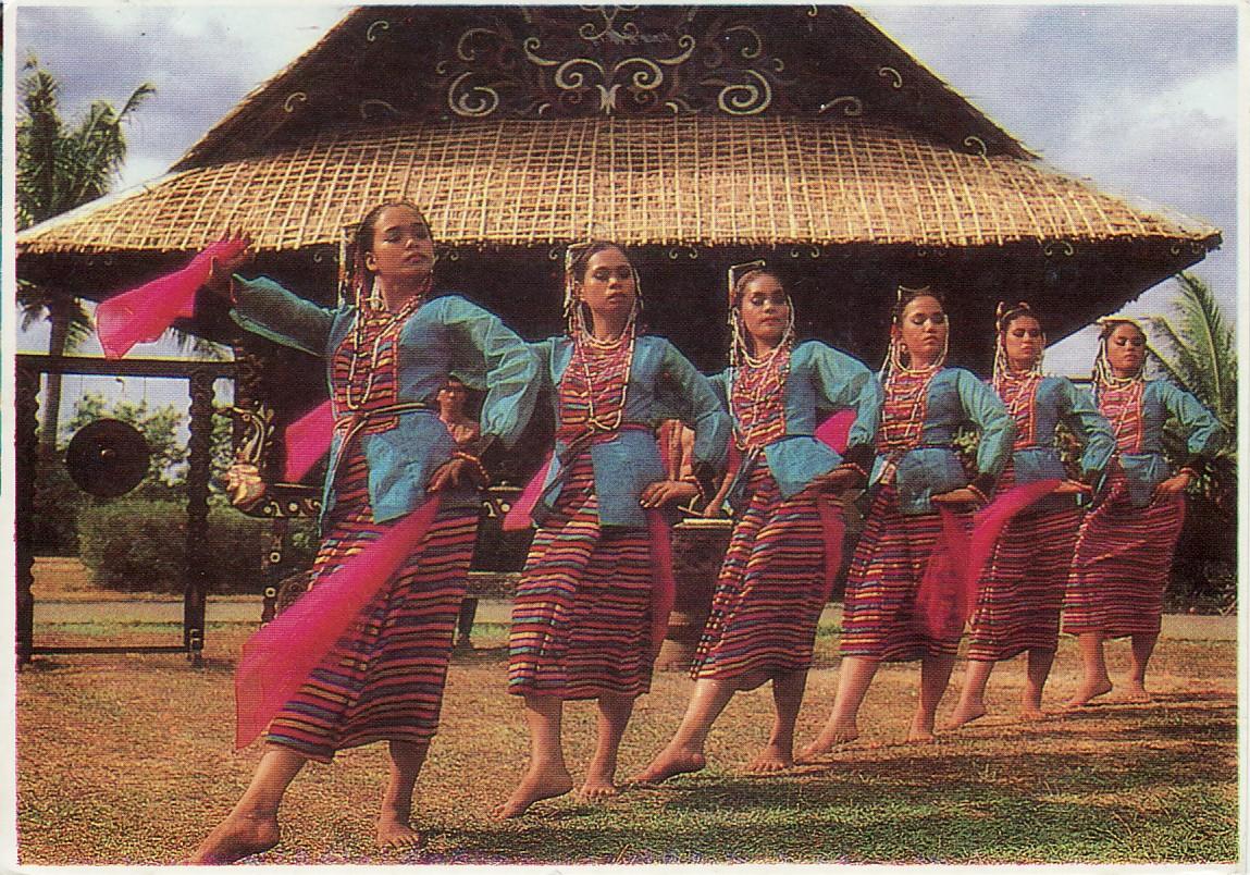 ULVIKARU POSTCARDS: PHILIPPINES - Binanogbanog dance