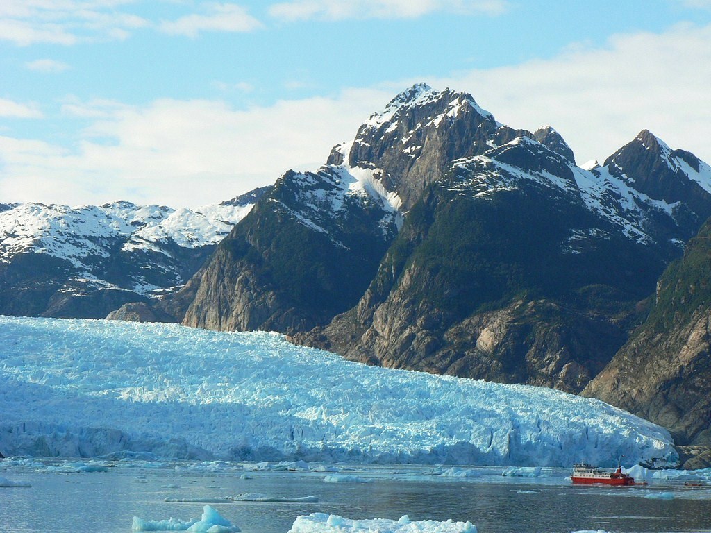 Puro Chile es tu cielo azulado...