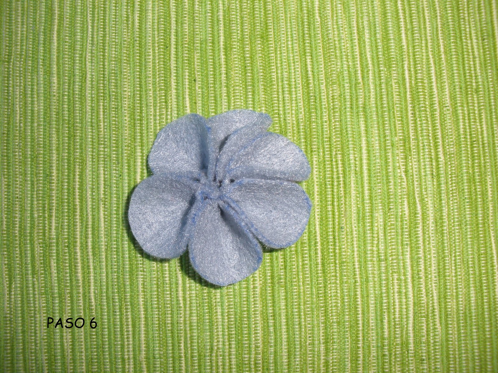 Feltlife: Tutorial flores de fieltro/ Felt's flowers tutorial