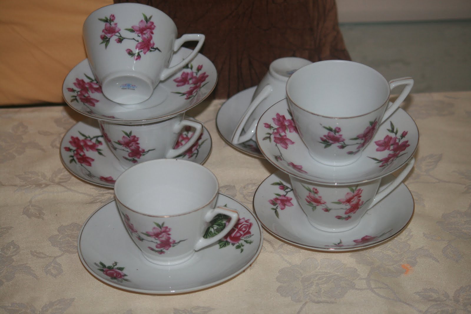 Hani-cetusan minda dan luahan rasa saya...: Pinggan lama~set cawan ...