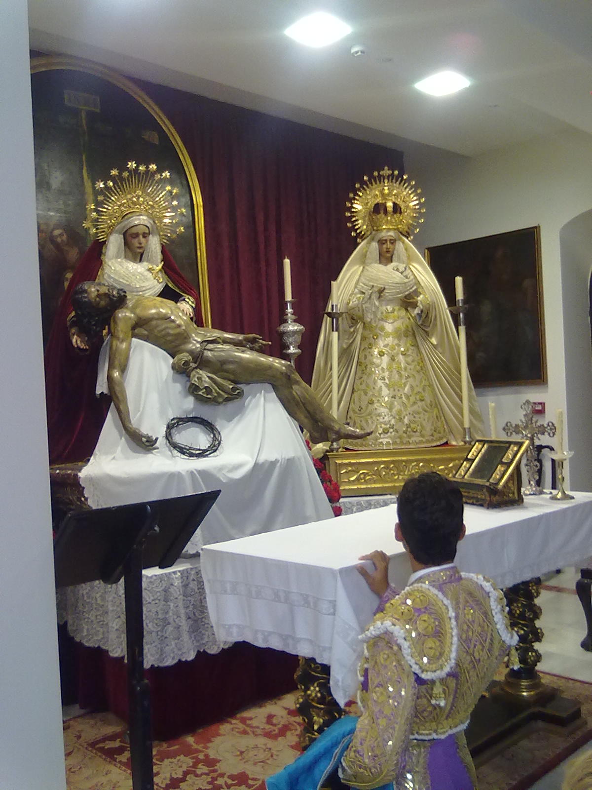 AZULBARATILLO: David Silveti rezó ante nuestras Imágenes.