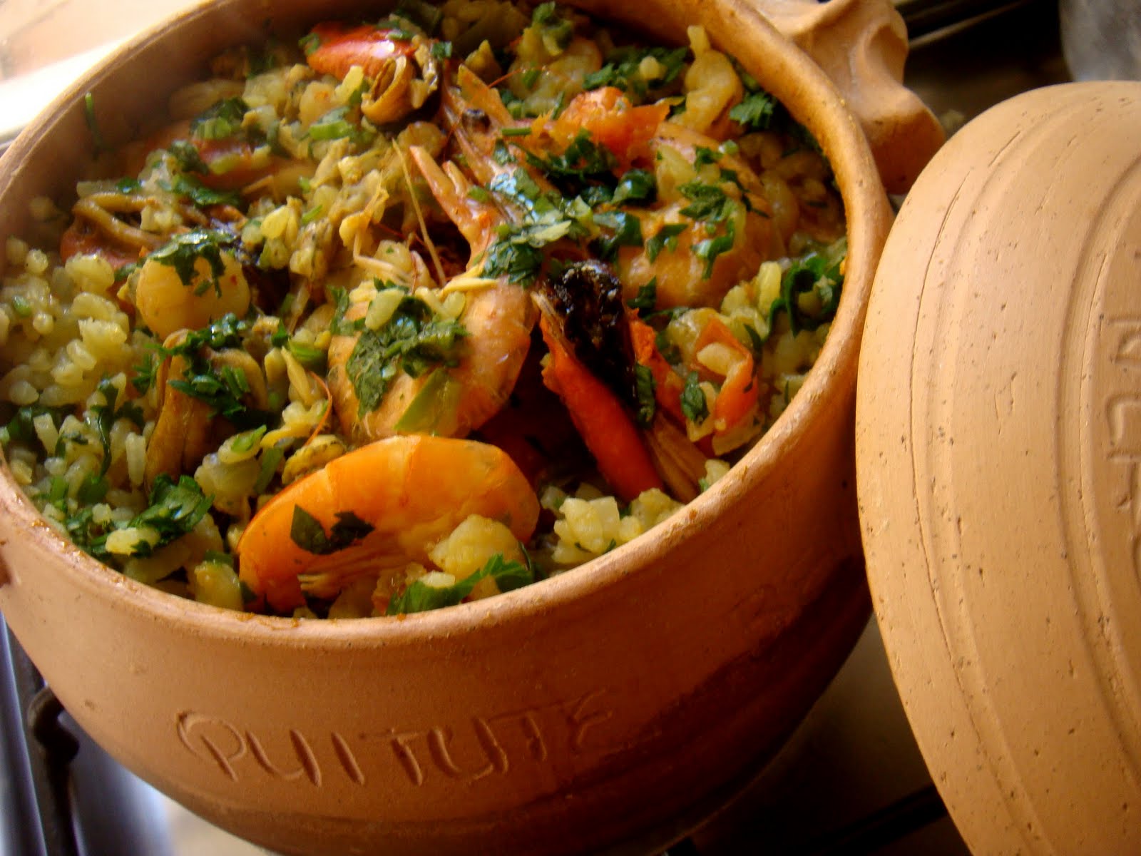 come-se: Panela de barro - curando e cozinhando