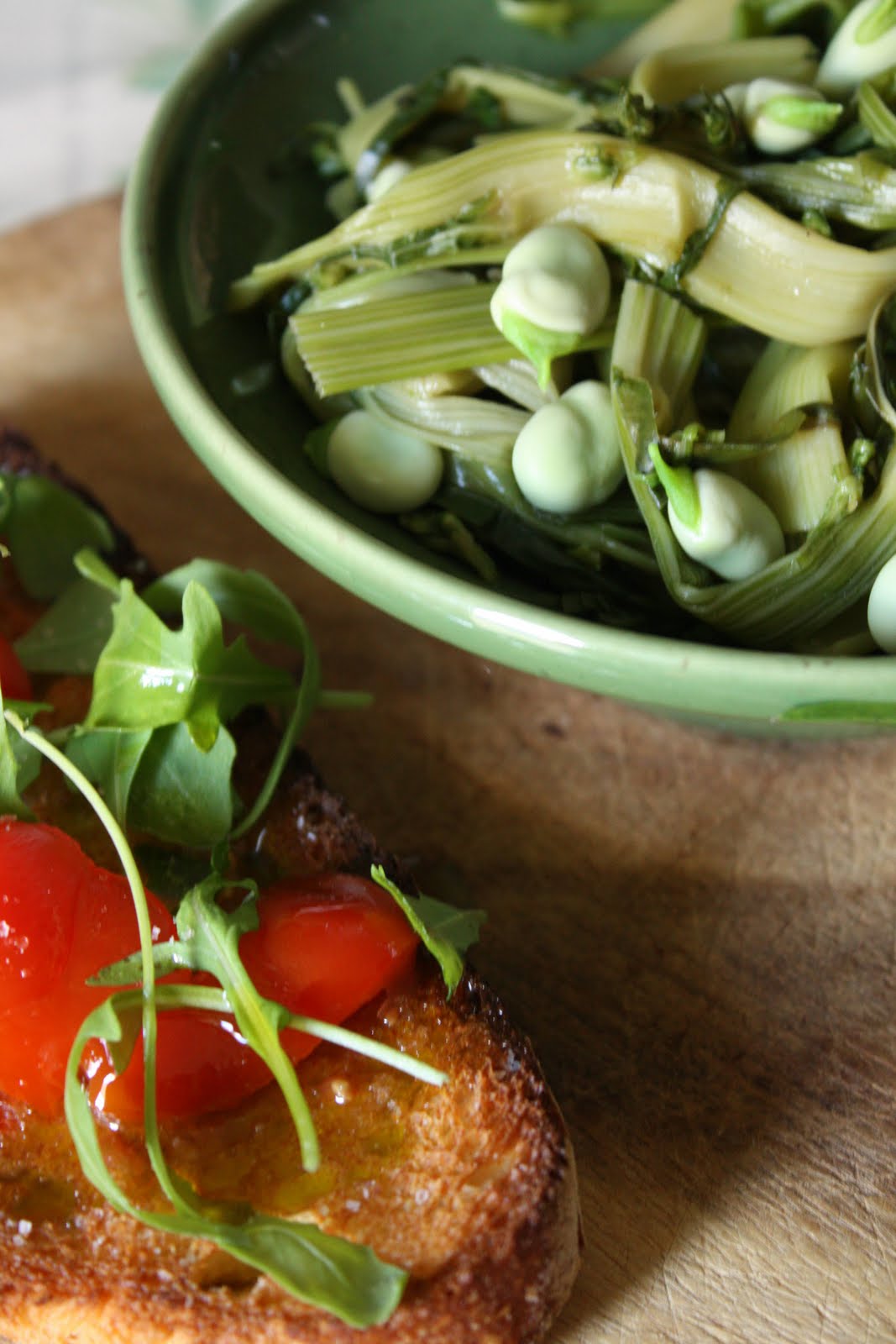 Fave e cicorie fresche con olio di oliva | Anna The Nice