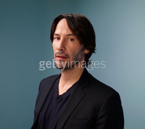 KEANEWS: Keanu Reeves poses for a portrait during the 2010 Toronto ...