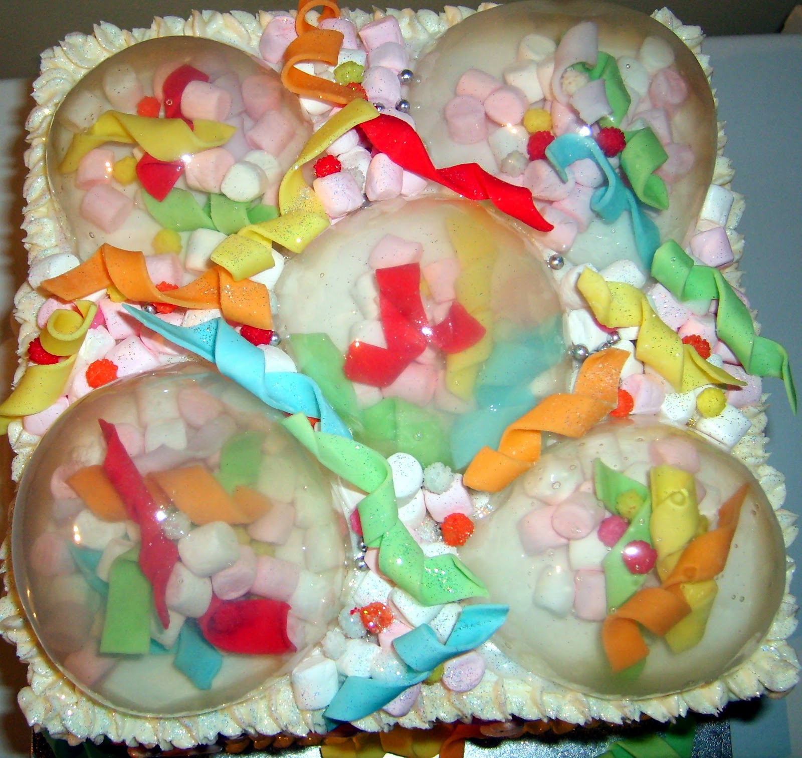 Caketopia: Rainbow Surpirse Bubble Cake for Dale