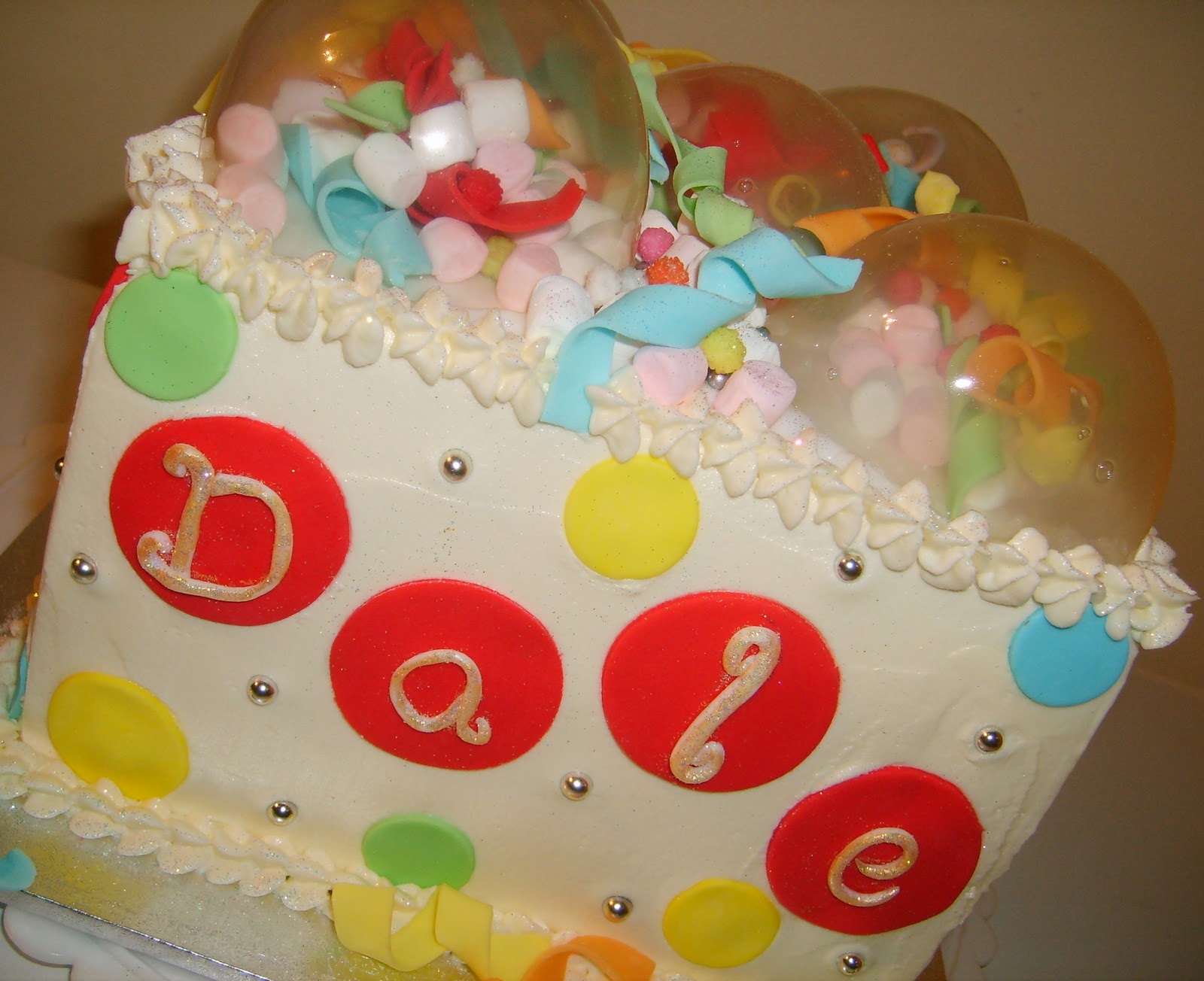 Caketopia: Rainbow Surpirse Bubble Cake for Dale