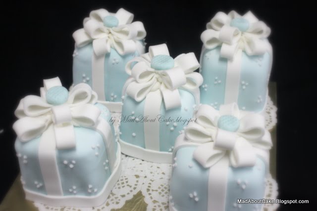 Mad About Cake: Mini Fondant CAke