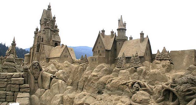 Amazing Sand Sculptures and Sand Art ~ Primitivestory