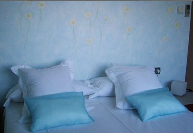 Con que colores combina una pared azul en Dormitorios | Colores para ...