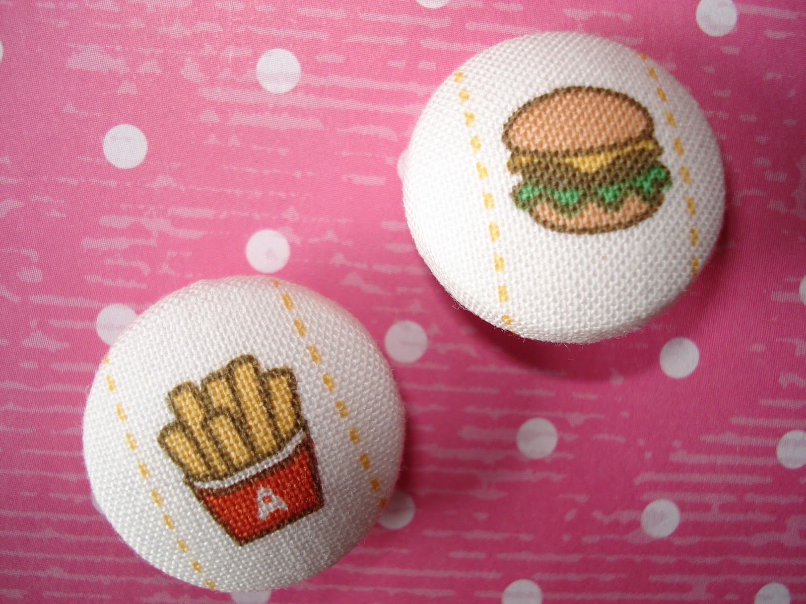 cupcake cutie: Buttons cute enough to eat!